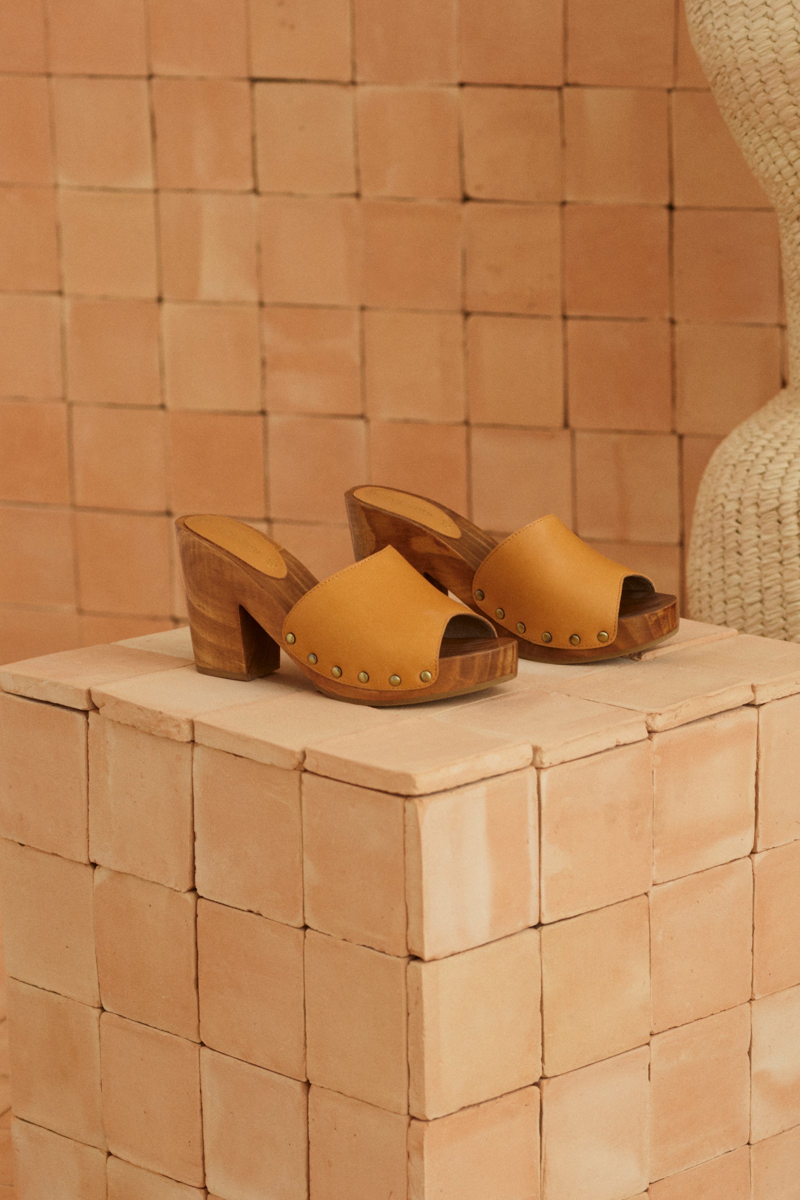 Donna Heels In Tan – Mister Zimi